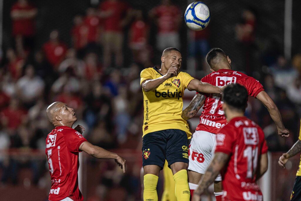 Atacante contestado no Sport recebe sondagens para defender rival ...